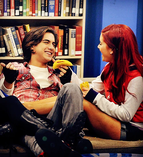 Beck Oliver And Cat Valentine Kissing